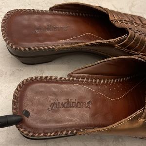 Auditions | Shoes | Auditions Metallic Brown Leather Sandals 9 Slim ...